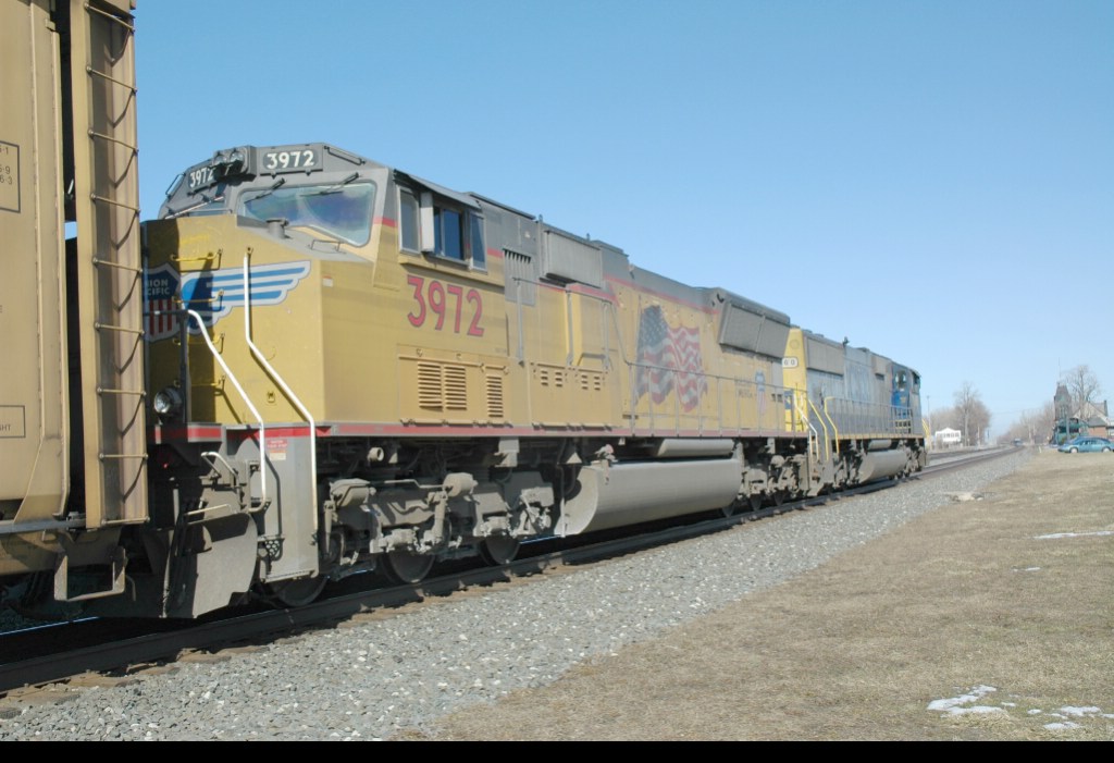 UP 3972, East on CSX